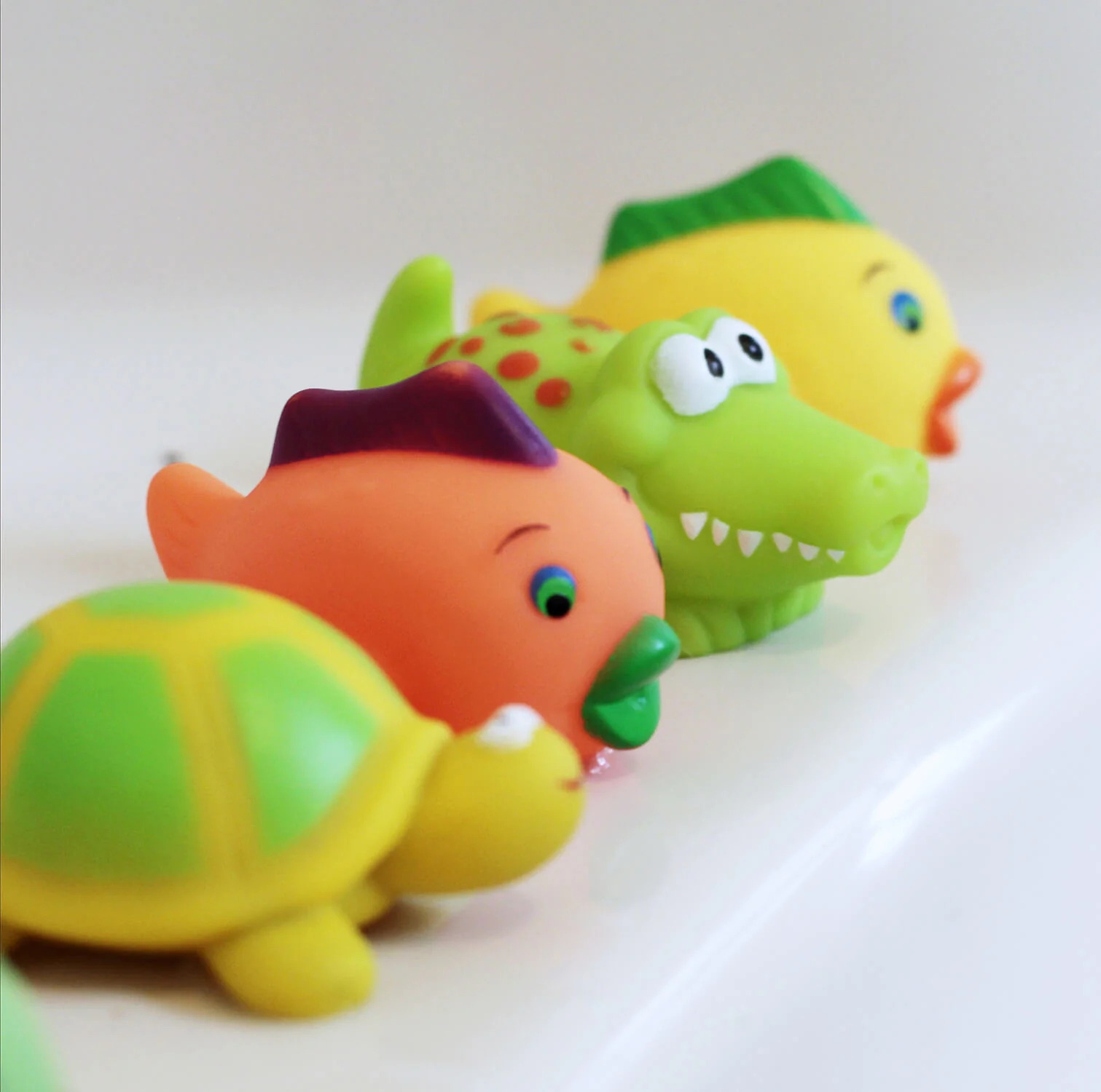 Toy Invasion - BOMBOL
